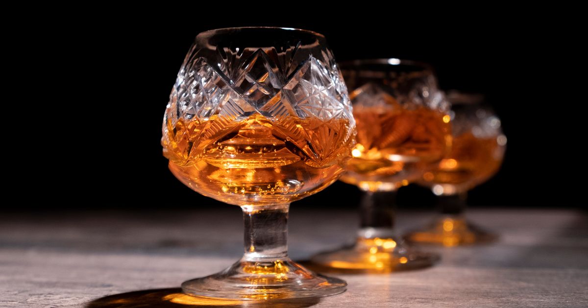 Choosing the right glass: 15 Liquor Glasses types: From Cognac to ...
