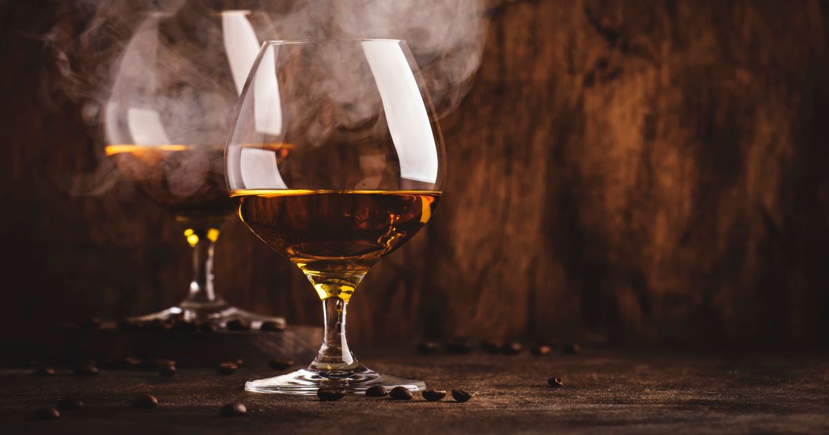 Choosing the right glass: 15 Liquor Glasses types: From Cognac to ...