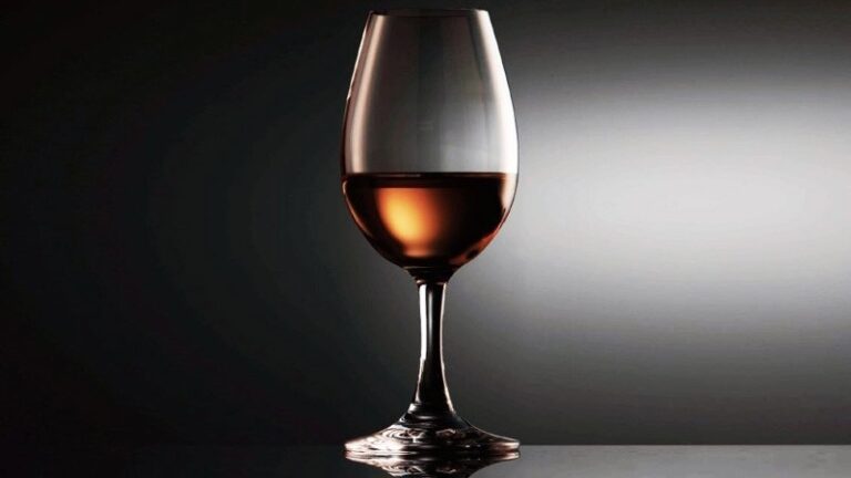 Choosing the right glass: 15 Liquor Glasses types: From Cognac to ...
